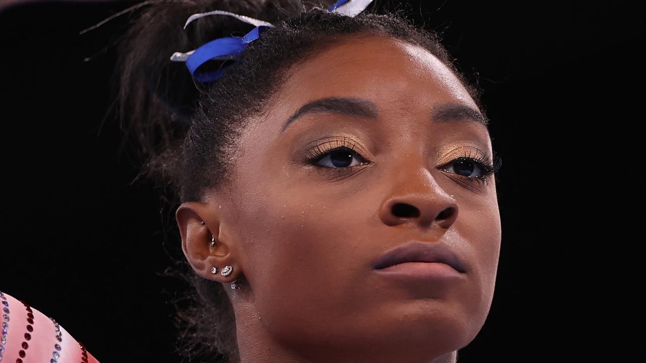 Simone Biles es viral por su maquillaje low cost - Plushlamour Magazine