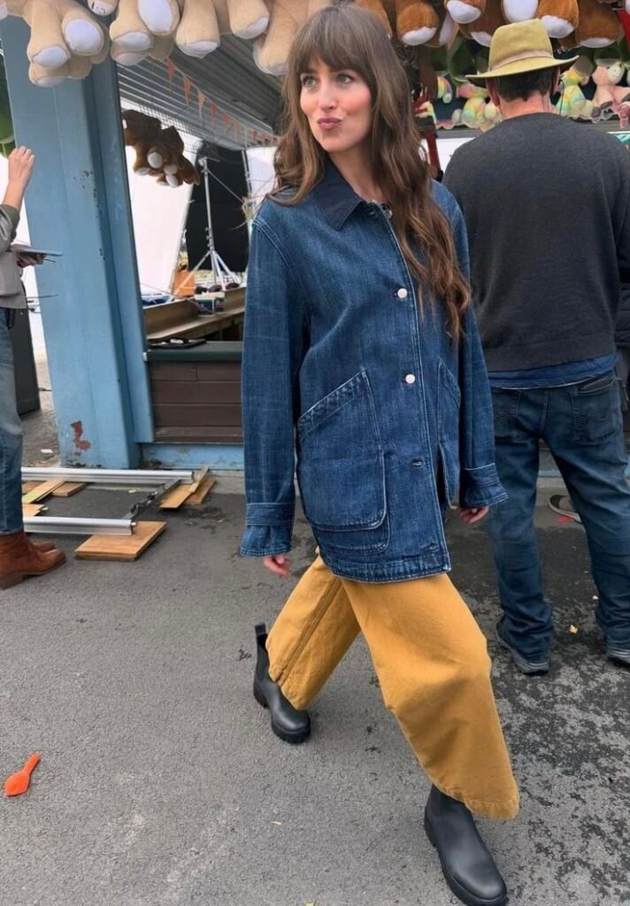 Dakota Johnson deslumbra con un vestido traslúcido de Gucci